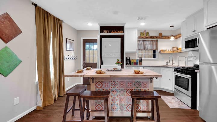 Fenced In Home,bungalow Pet Friendly! Near Downtow - Houston, TX