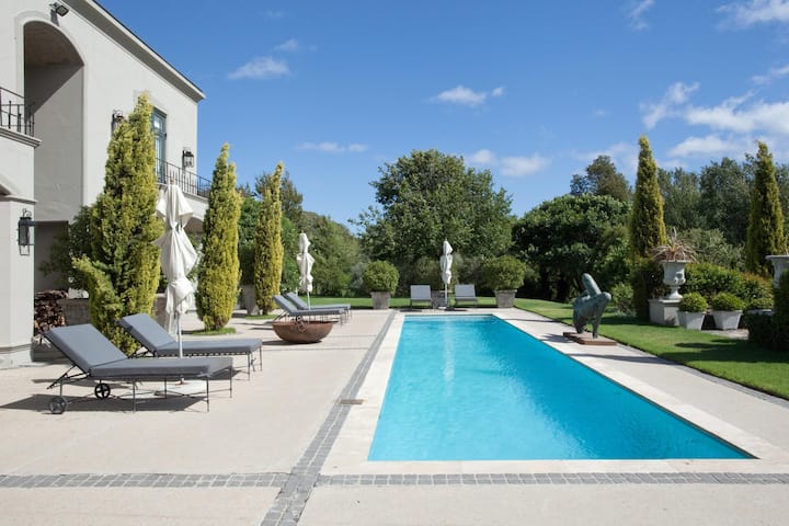 The Main Luxury “Sandstone House” Franschhoek - フランシュホーク