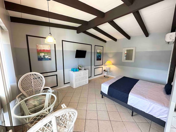 25 - Studio Suite With Kitchen - Palm Springs, CA