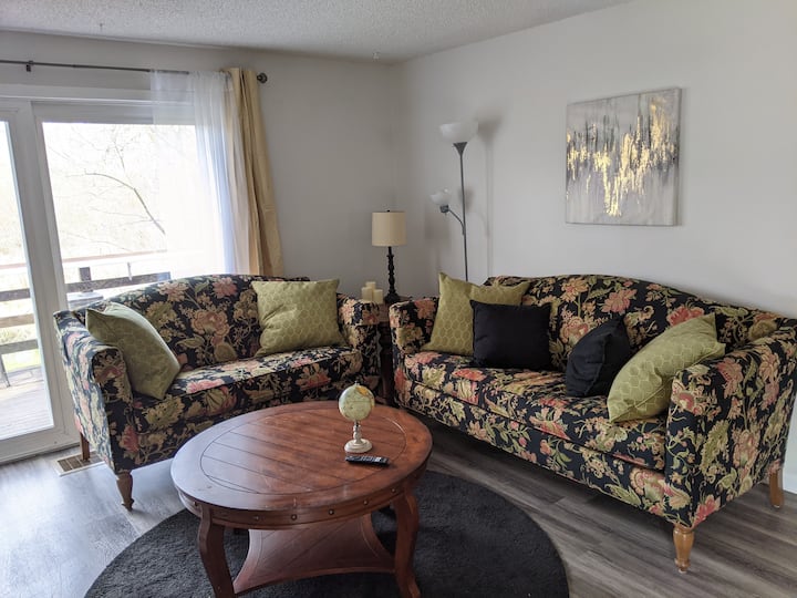 A Beaver Runs Through It 3bed/2bath - Beaverton, OR
