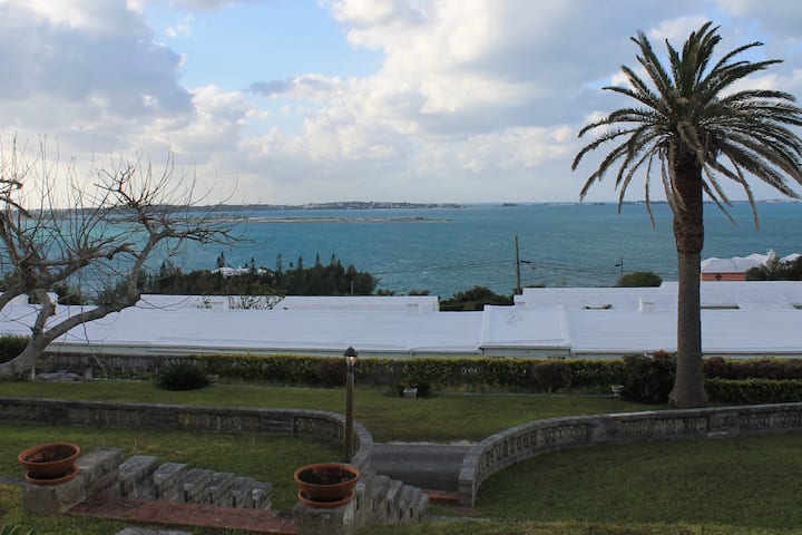 Cozy 1 Bedroom Apartment W/ Breathtaking Views - Somerset Village