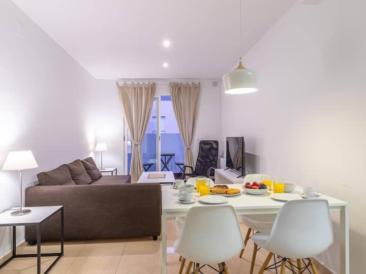 Homeabout La Merced Apartment Iii (2br 2bt) -