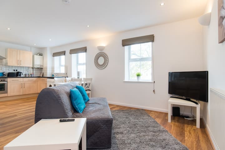 Stunning New Apartment With Wifi & Parking. - Cardiff