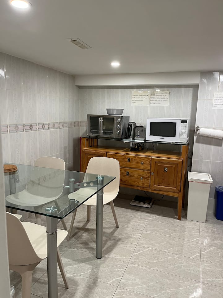 Comfy Private R1 Ensuite Bath Near Cooksville Go - Mississauga