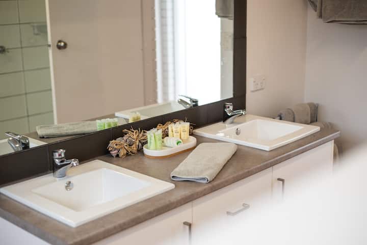 Arlingtons - A Beachy Unit - Portarlington
