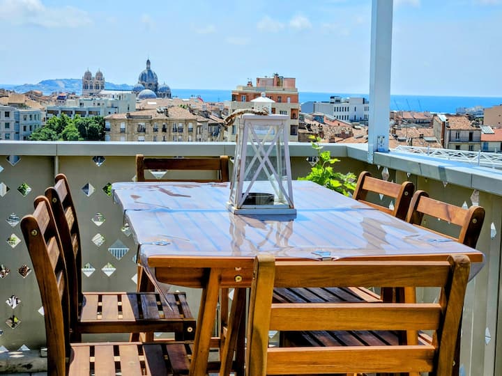 Sunset View : Superbe Appartement Vue Toits Et Mer - Marseille