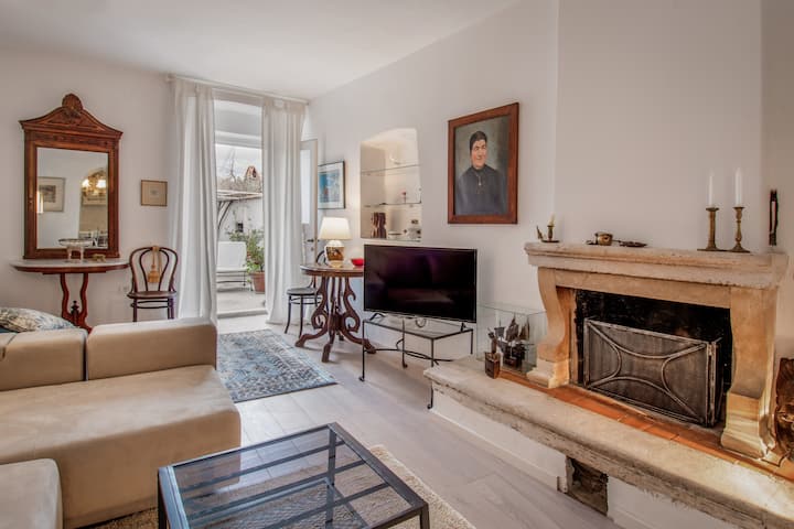 Luxury 4-bed Apartment In Old Palace - Sutivan