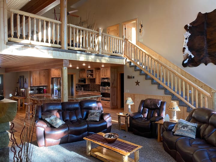 Luxury Island Park Cabin On The Green - Island Park, ID