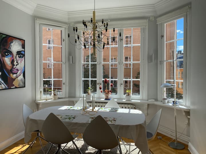 Fantastisk Våning På Stockholms Trendigaste Gata - Stockholm