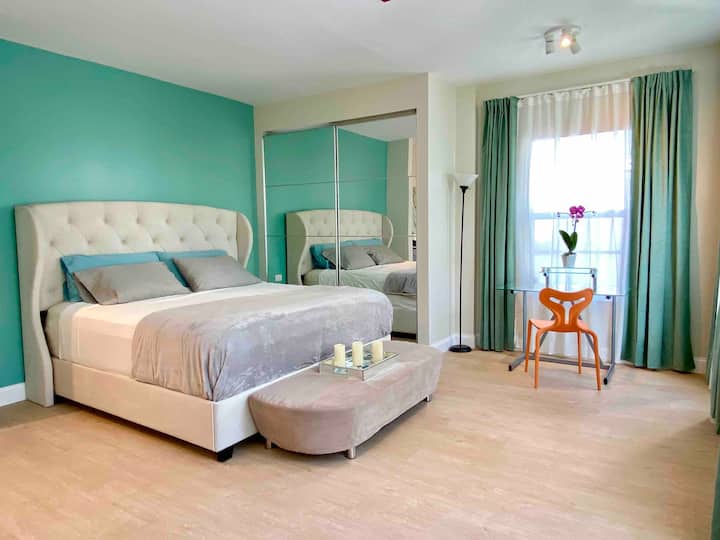 Best Location @ Miami Beach W King Bed! - South Beach, FL
