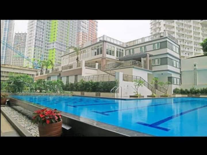 2br, Pools, Gym, Wifitv, Cook&laundry, Near Malls - Philippines