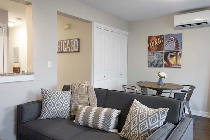 Cozy Garden Apartment In Heart Of Pilsen - Chicago, IL