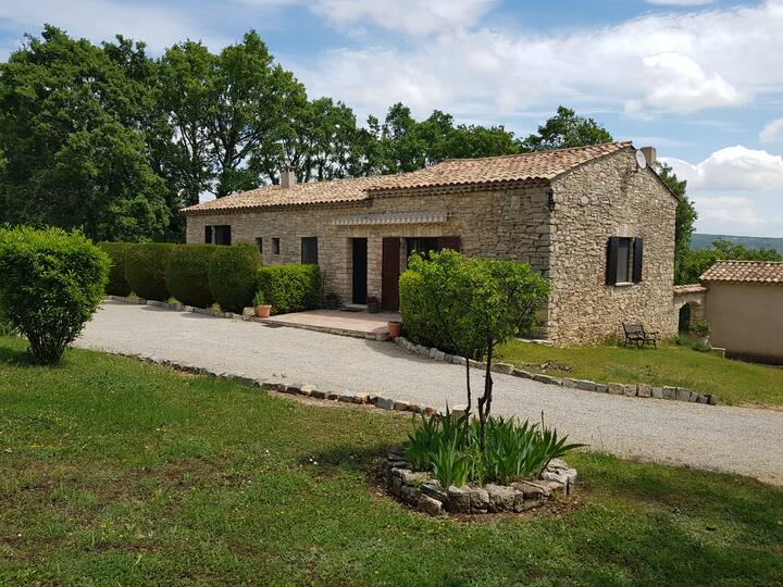 Adorable Mas Provençal En Pleine Nature - Banon