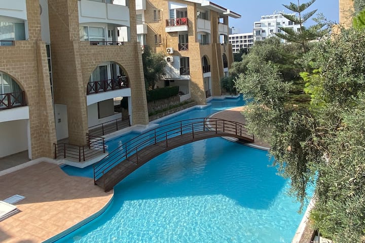 Girne’nin Merkezinde öZel Güvenlikli Havuzlu Site - Girne
