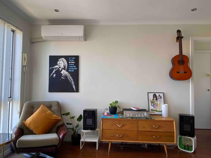 1br Top Floor Wifi Projector & Full Amenities. - Cremorne