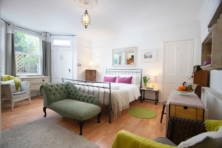 Private Victorian Courtyard Studio W/wood Burner - Bath Spa University
