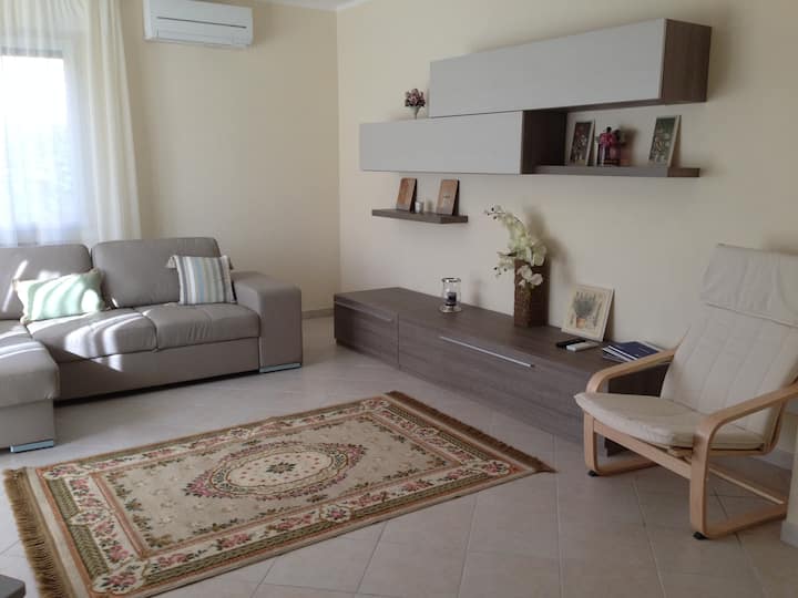 Neu Renovierte Erdgeschosswohnung In Der Nähe Der Altstadt Und Der Strände Der Versilia - Pietrasanta