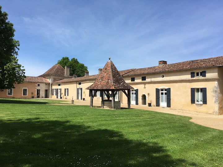 Les Mésanges Gîte De Charme Au Calme - Château de Neuvic