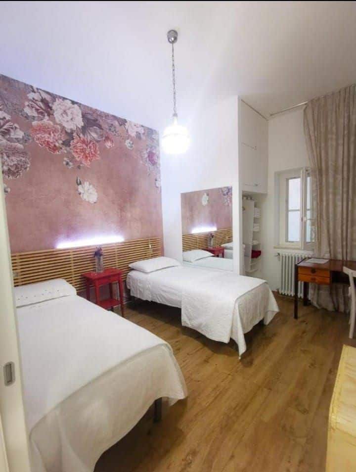 Camera Doppia Letti Singoli E Finestra Sul Cavedio - Matera