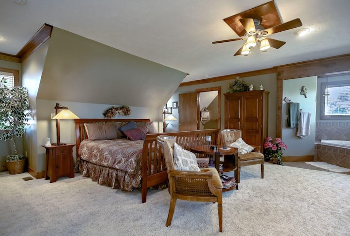 The Dickey House, Prairie Suite - Marshfield, MO