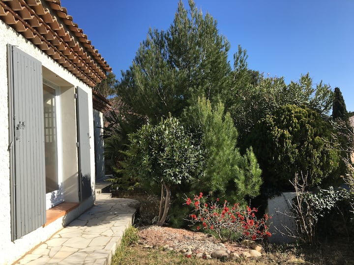 Maison Spacieuse Avec Piscine - Pélissanne