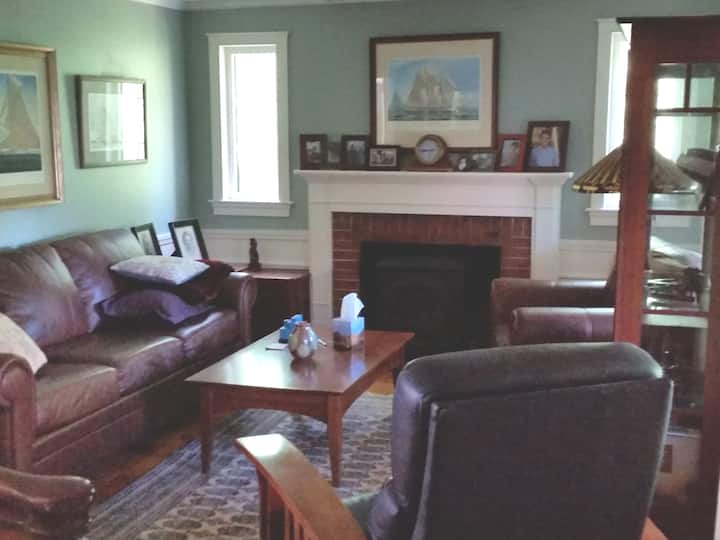 Cotuit: Serene Vacation Or Midterm Coastal Retreat - Mashpee, MA