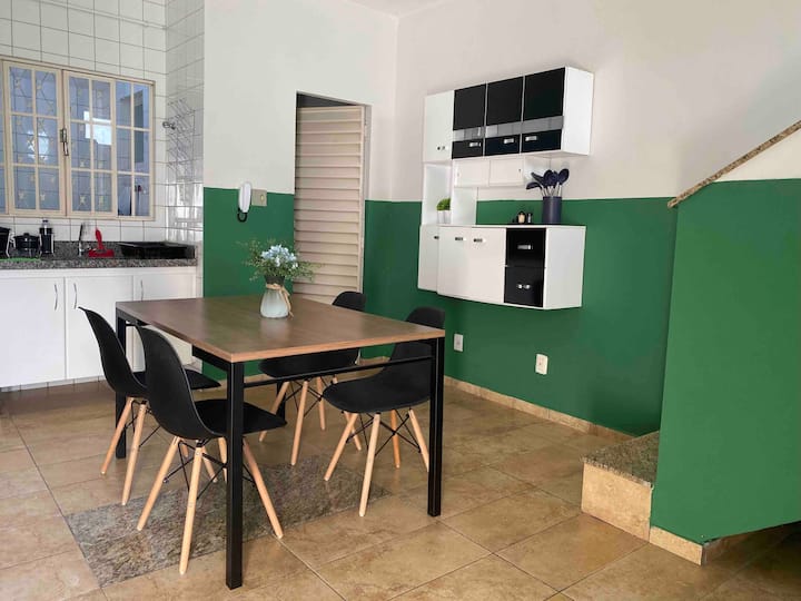 Quitinete Bem Localizada Com Garagem - Sete Lagoas - Sete Lagoas