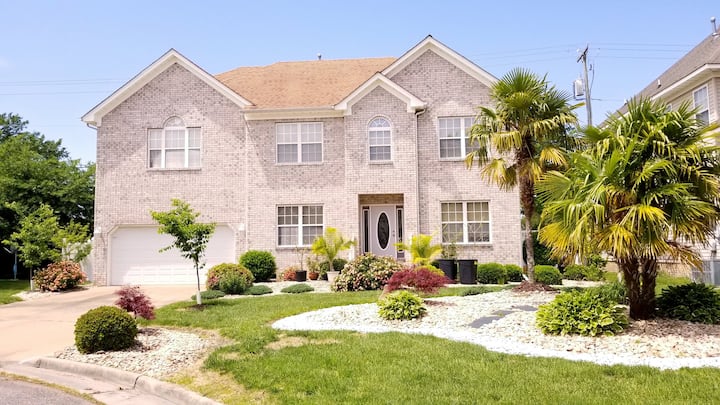 Lovely Vacation Home In The Heart Of Vb - Virginia Beach, VA