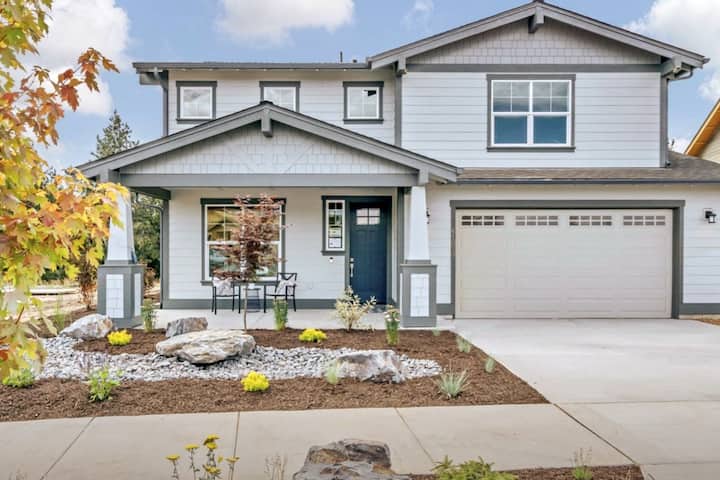 Gorgeous New House In Se Bend...with New Hot Tub! - Bend, OR