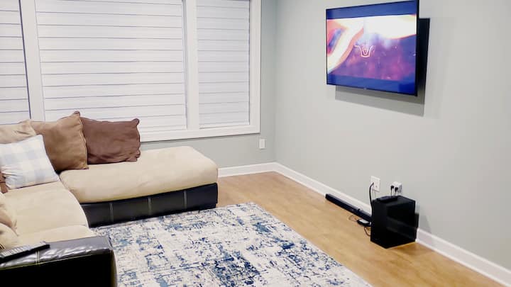 Serene Room Near Downtown - Minneapolis, MN