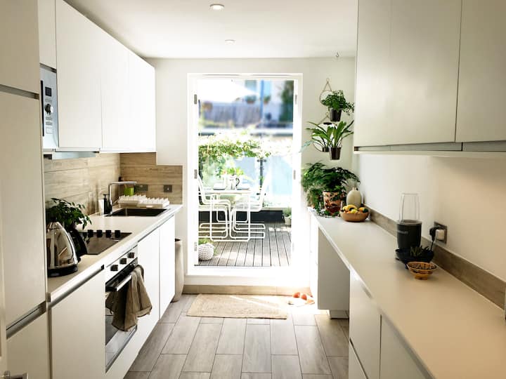 Stylish Duplex Near Shoreditch With 2 Terraces - London