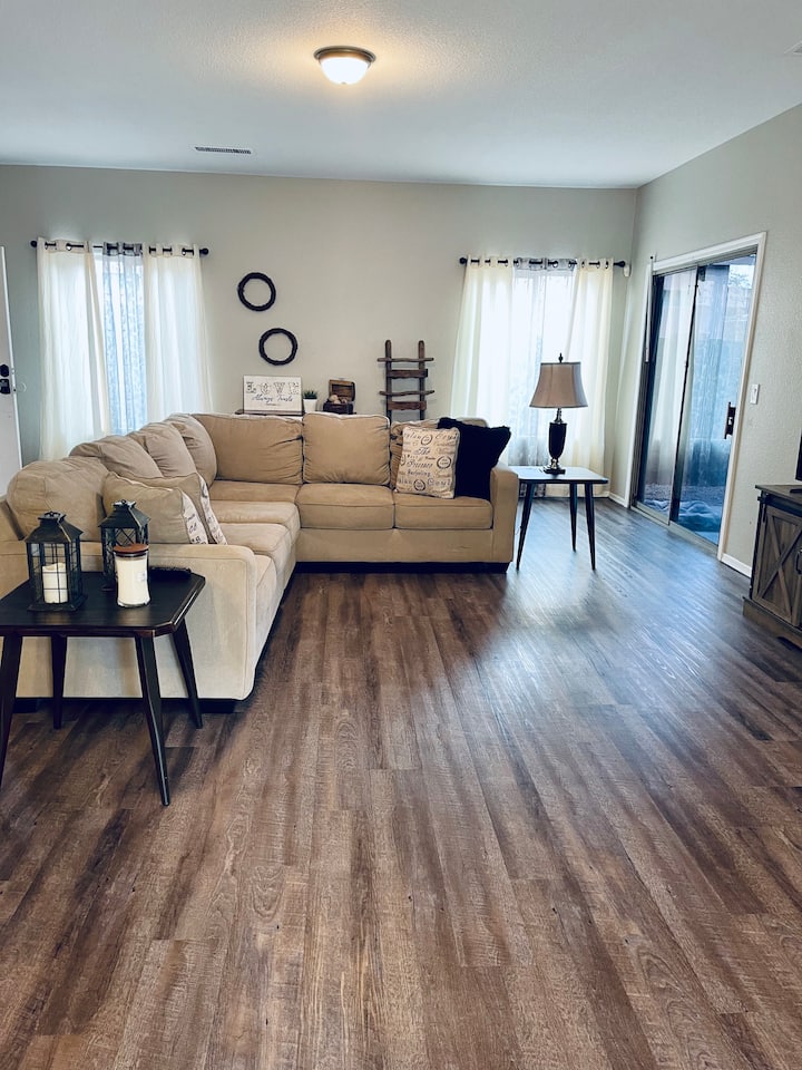 2 Bedrooms + Private Bathroom Near Entertainment - Avondale, AZ