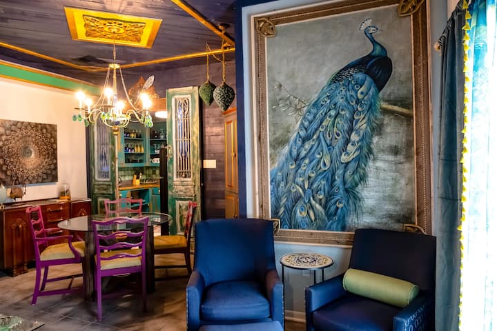 Madame Peacock @ Queengypsyinn -Beachfront - Tiki Island, TX