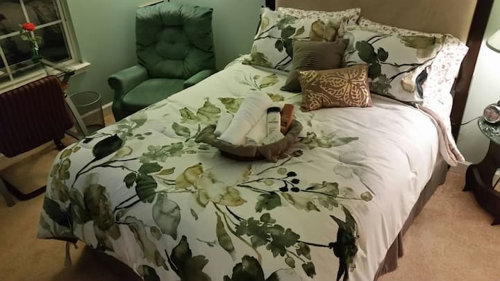 Private Cozy Bed, Bath, And Breakfast (My Bb&b) - Oxon Hill, MD