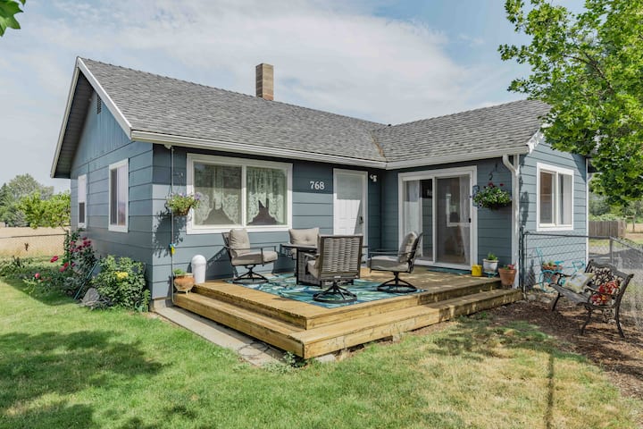 Cozy 2br Cottage | Quiet, Private & Pet-friendly - Jacksonville, OR