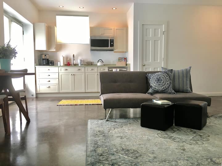 Airy Modern Sanctuary In Town, Walk To Everything - Woodstock, NY