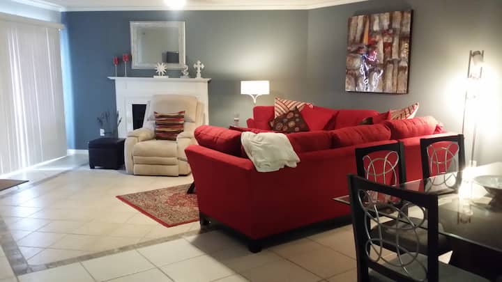 Luxury And Beautiful Sunsets From Your Balcony! - Redington Shores, FL