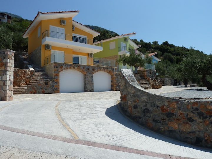 Shiraz Villas, Top Floor - Kalamata