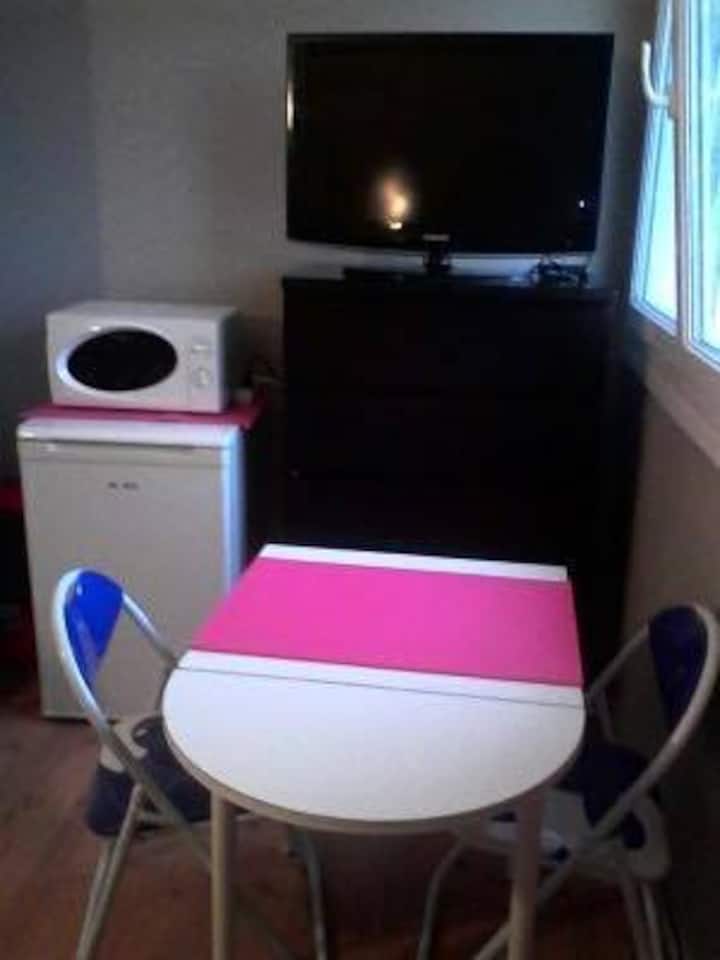 Petite Chambre Double Chez L'habitant - Calais
