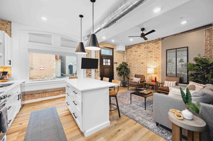 New Firehouse Apt In Downtowntc - Traverse City, MI