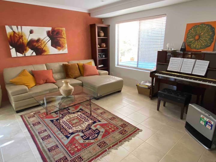 Spacious And Stylish 2 Storey House In Scarborough - Stirling