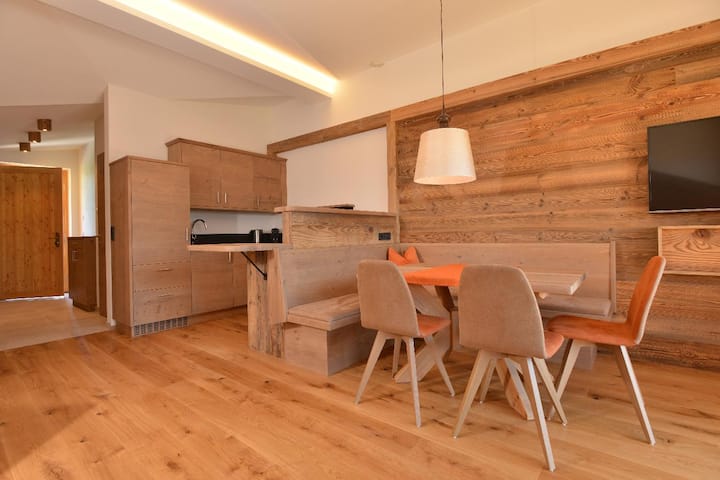 Apartment With Natural Materials And Mountain View - Salzburg
