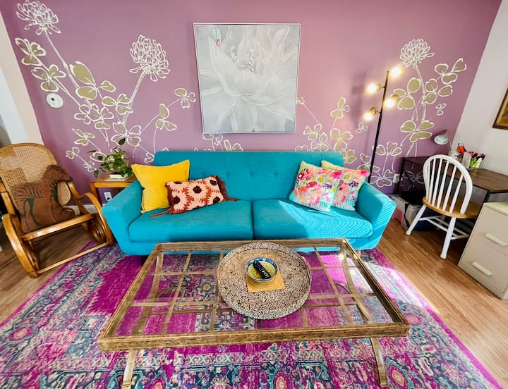 Pets Welcome • Fenced Yard & Private Parking - Cranston, RI