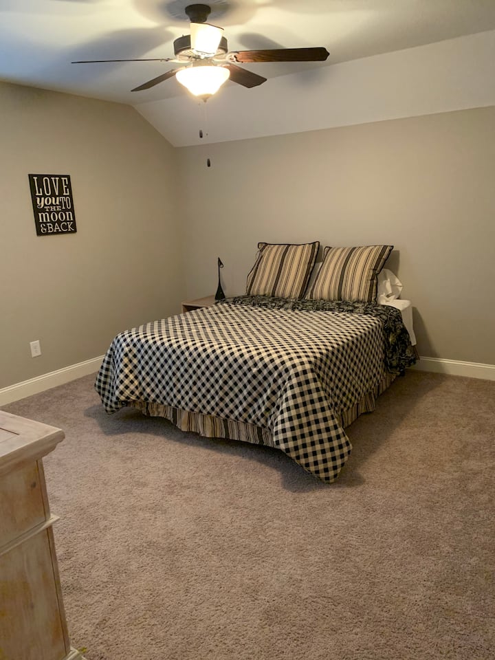 Large Room Perfect For Travel Nurses/students! - Greenville, NC