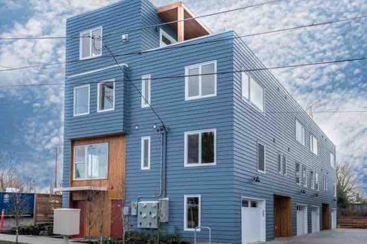 The Black House Studio Unit #1 (North Portland) - Portsmouth - Portland