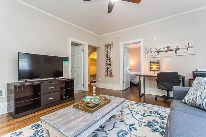 Walking Distance To Downtown Libertyville - Lake County, IL