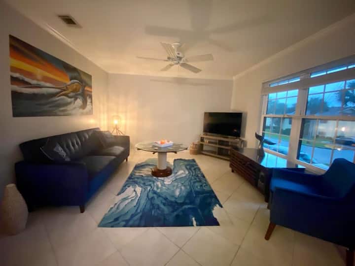 Beach Condo + Pool 5min Walk From The Beach & Pier - St. Augustine, FL