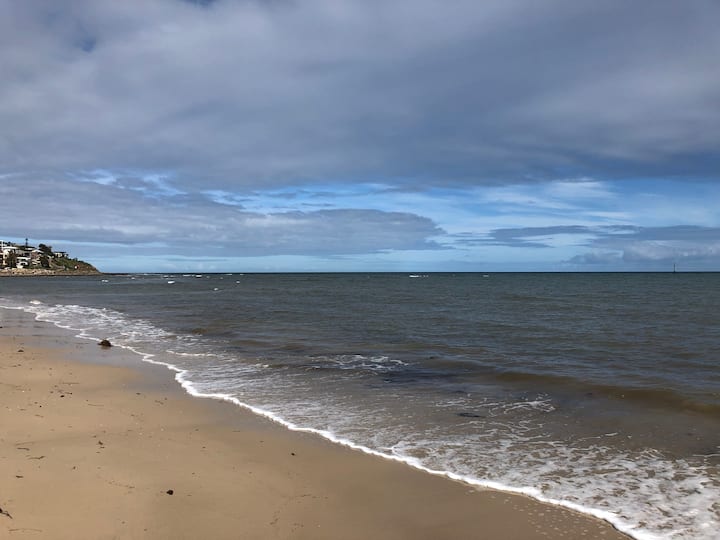 Beachside, By Station. 30min Cbd 45 To Mclarenvale - Glenelg