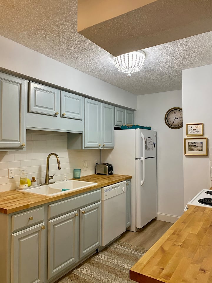 Cozy Beach Condo - Steps From The Sand! - Fernandina Beach, FL