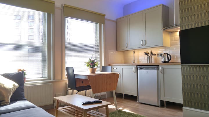 Studio 12-superior Accomodation- Affordable Prices - United Kingdom
